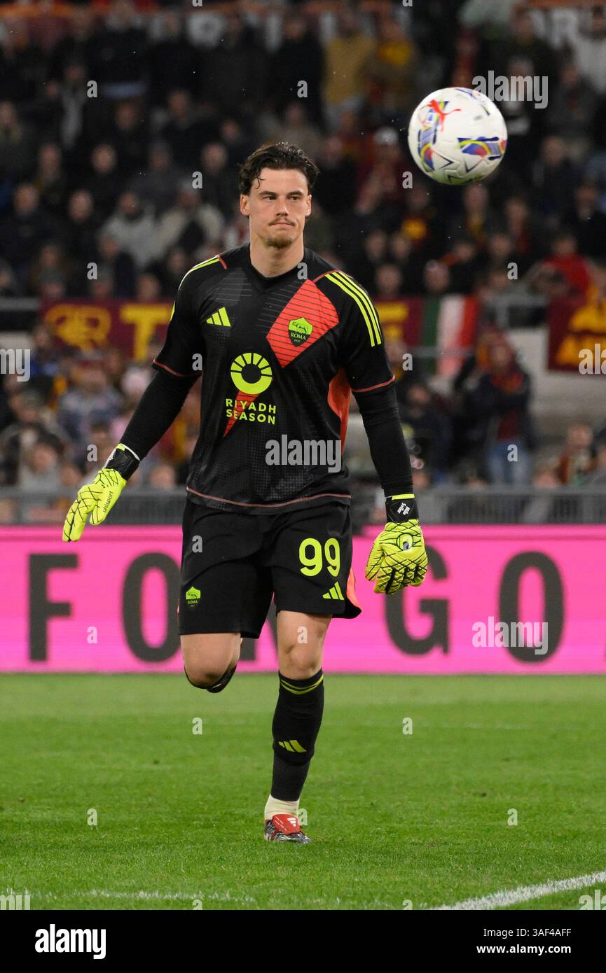 Roma, Italia. 06th Apr, 2025. Roma's goalkeeper Mile Svilar during the ...