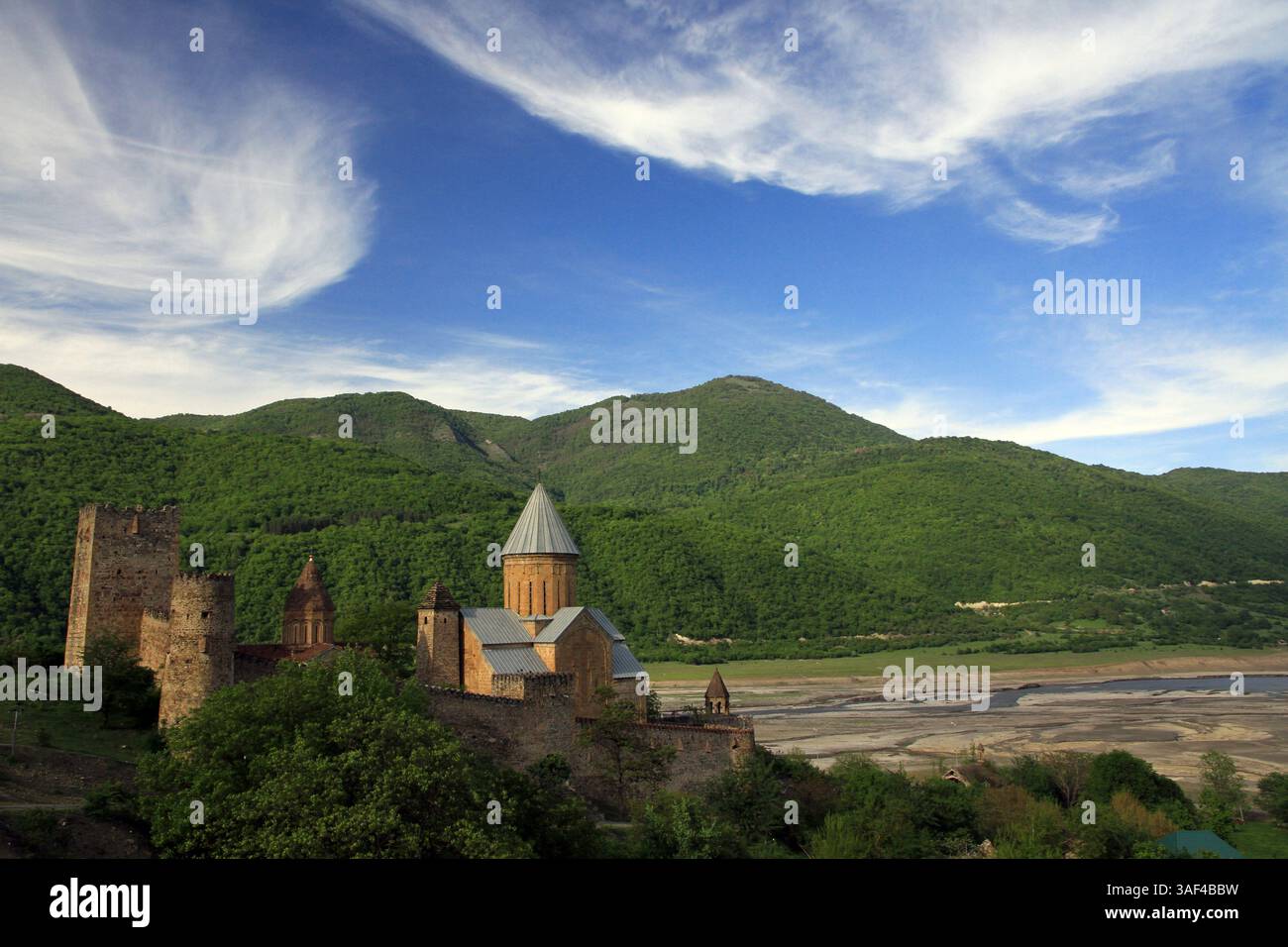 Ananuri - medieval castle, on Aragvi River, Georgia Stock Photo - Alamy