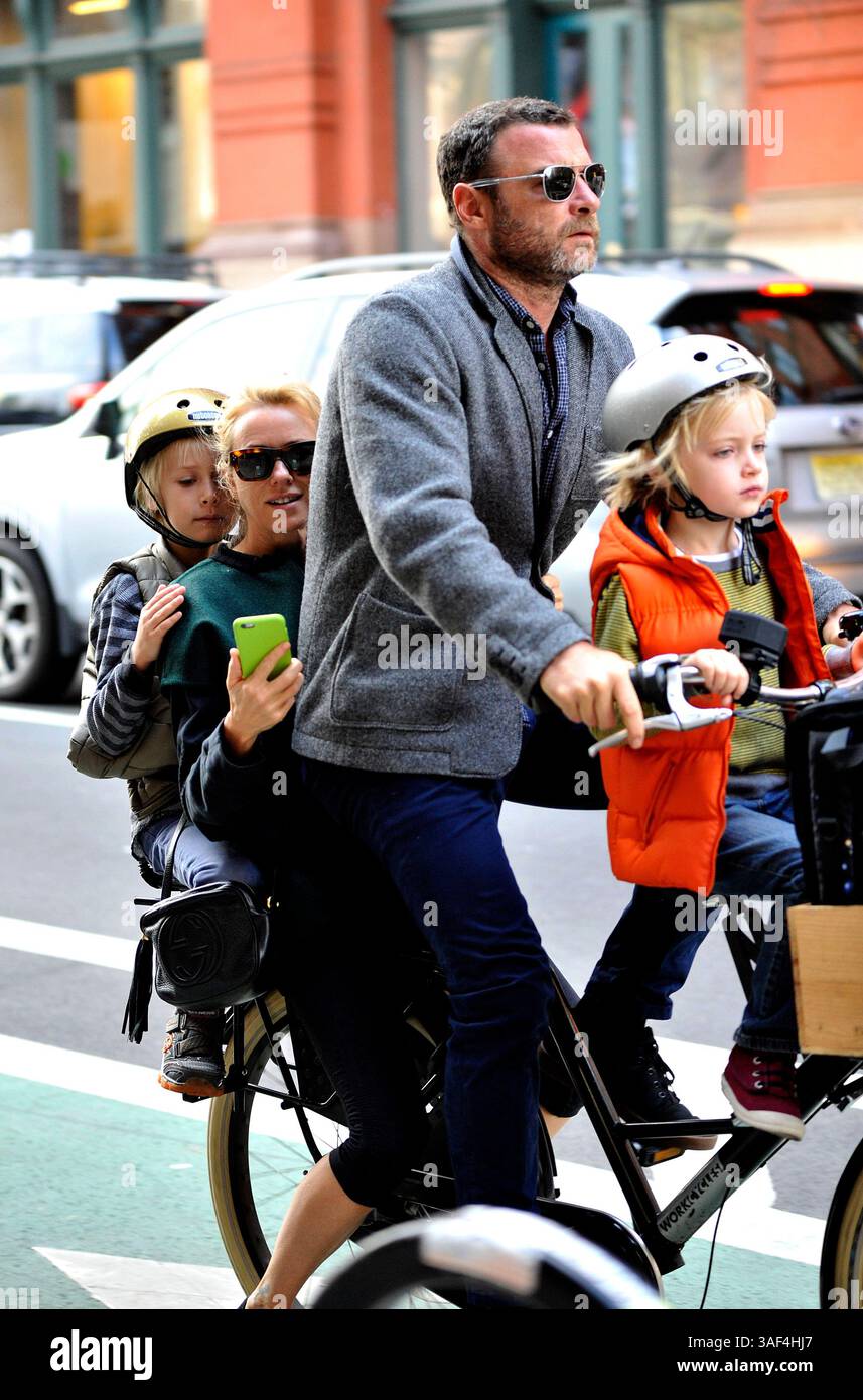 Naomi Watts and Liev Schreiber take their sons Sam and Sasha to school ...
