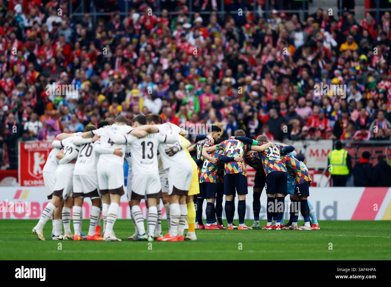 Mainz, Germany. Credit: D. 22nd Feb, 2025. Mainz team group (Mainz) Football/Soccer : Bundesliga ...
