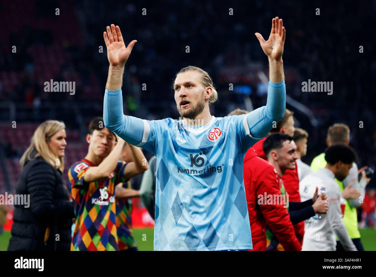 Mainz, Germany. Credit: D. 22nd Feb, 2025. Robin Zentner (Mainz) Football/Soccer : Bundesliga ...