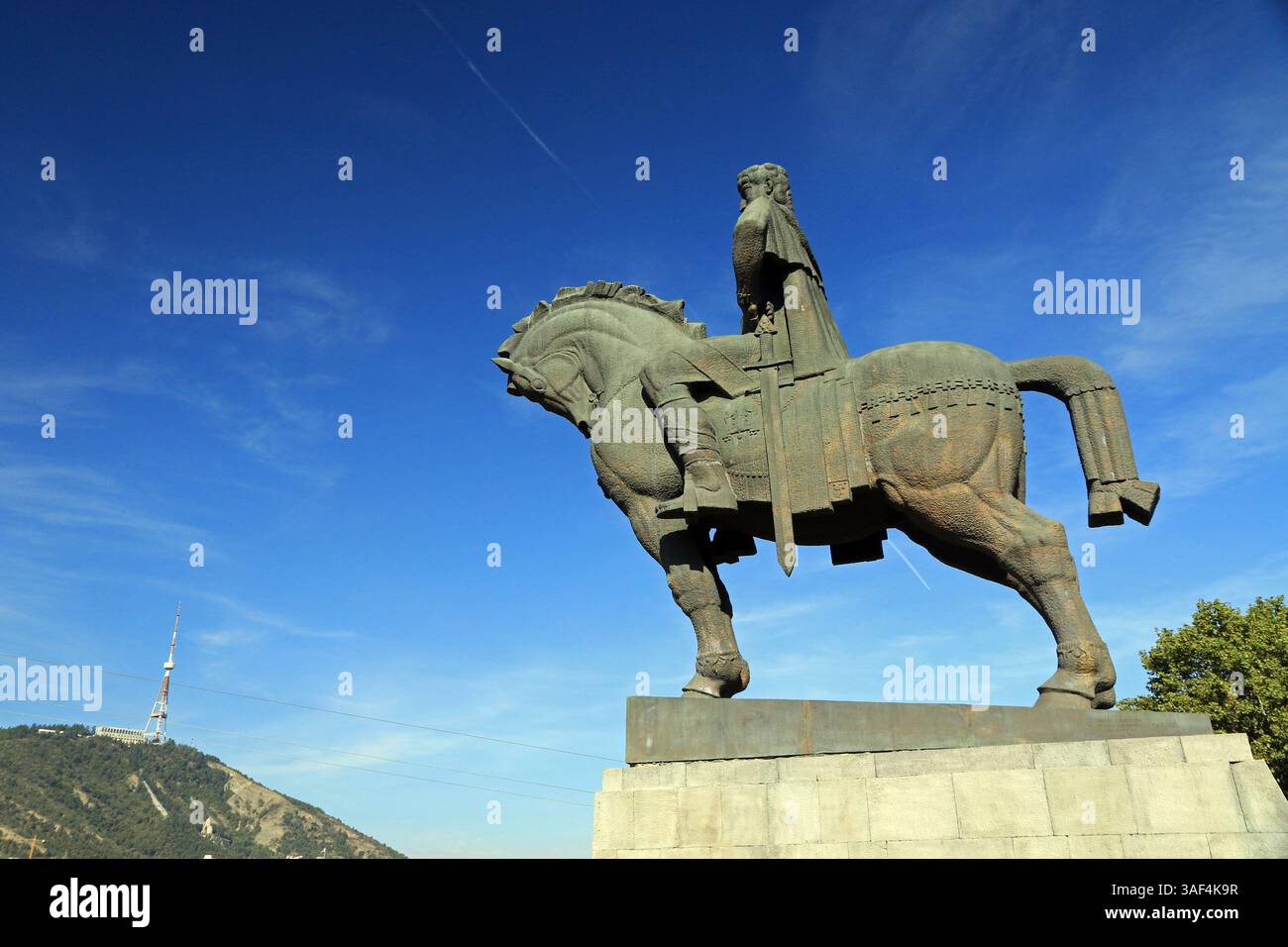 Statue of King Vakhtang Gorgasal, Tbilisi, Georgia Stock Photo - Alamy