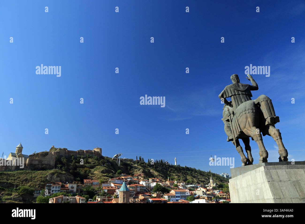 Statue of king vakhtang gorgasal hi-res stock photography and images ...