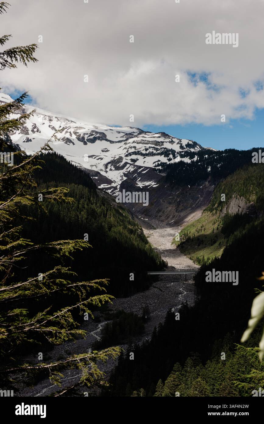 Rugged riverbed hi-res stock photography and images - Alamy