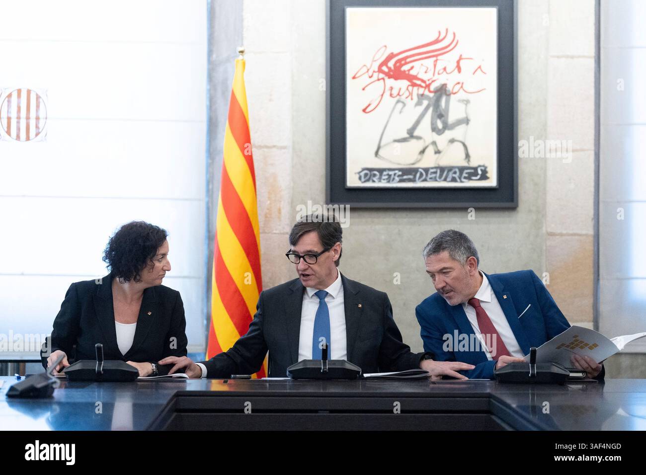 The President of the Generalitat, Salvador Illa, accompanied by the ...