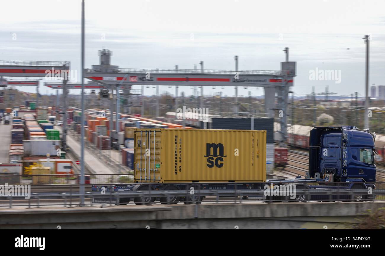 Leipzig, Germany. 07th Apr, 2025. Trucks with containers drive through ...