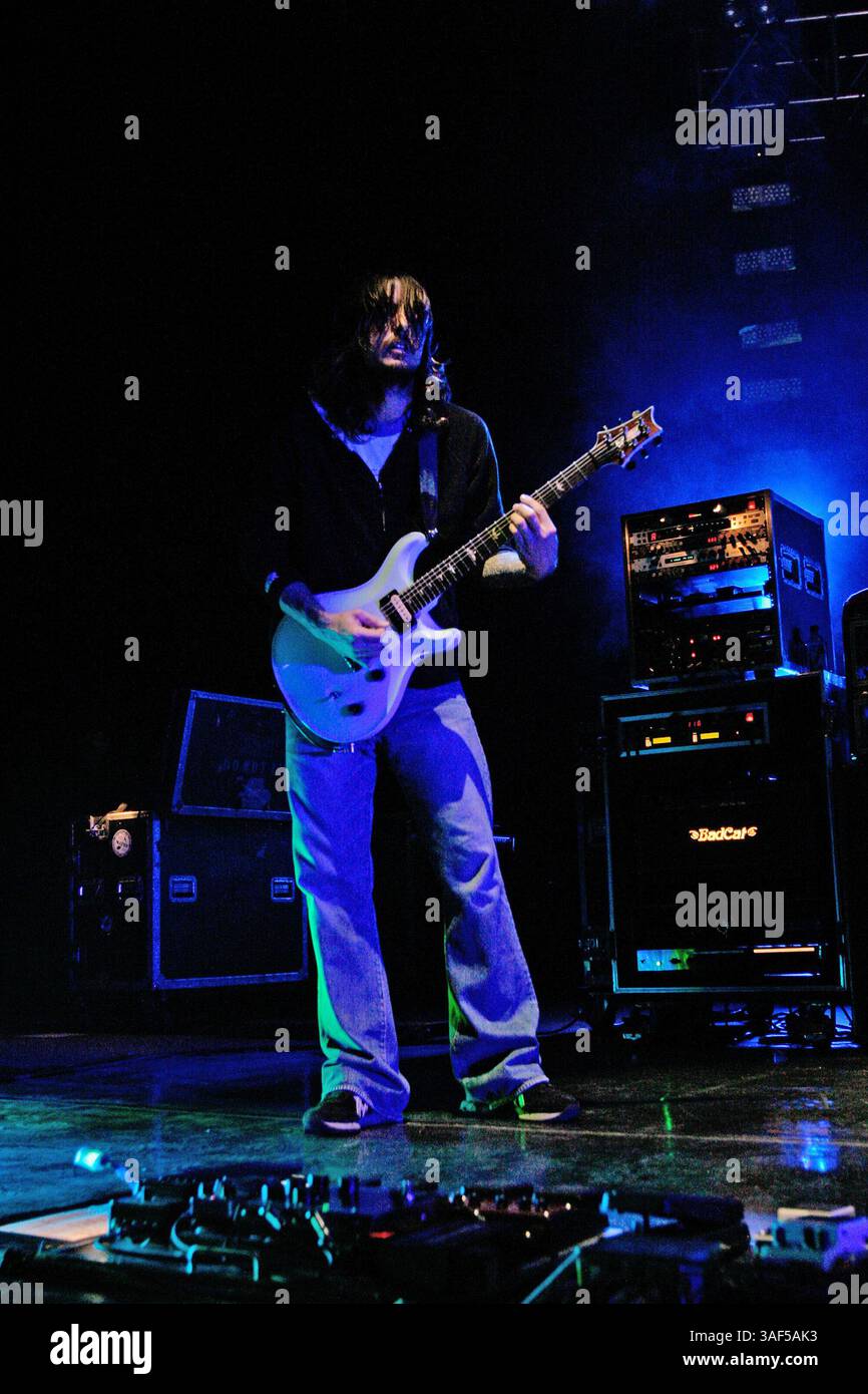 Oct 20, 2005; Santa Barbara, CA, USA; TIM MAHONEY of 311 performs at ...