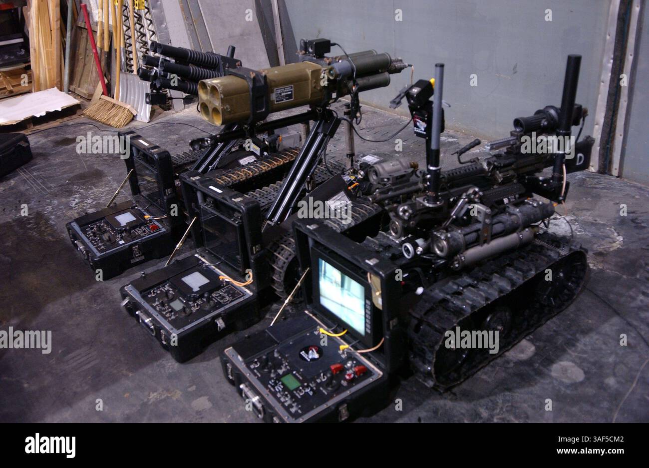 Feb 02, 2005; Picatinny, NJ, USA; The Army displayed its new fighting ...