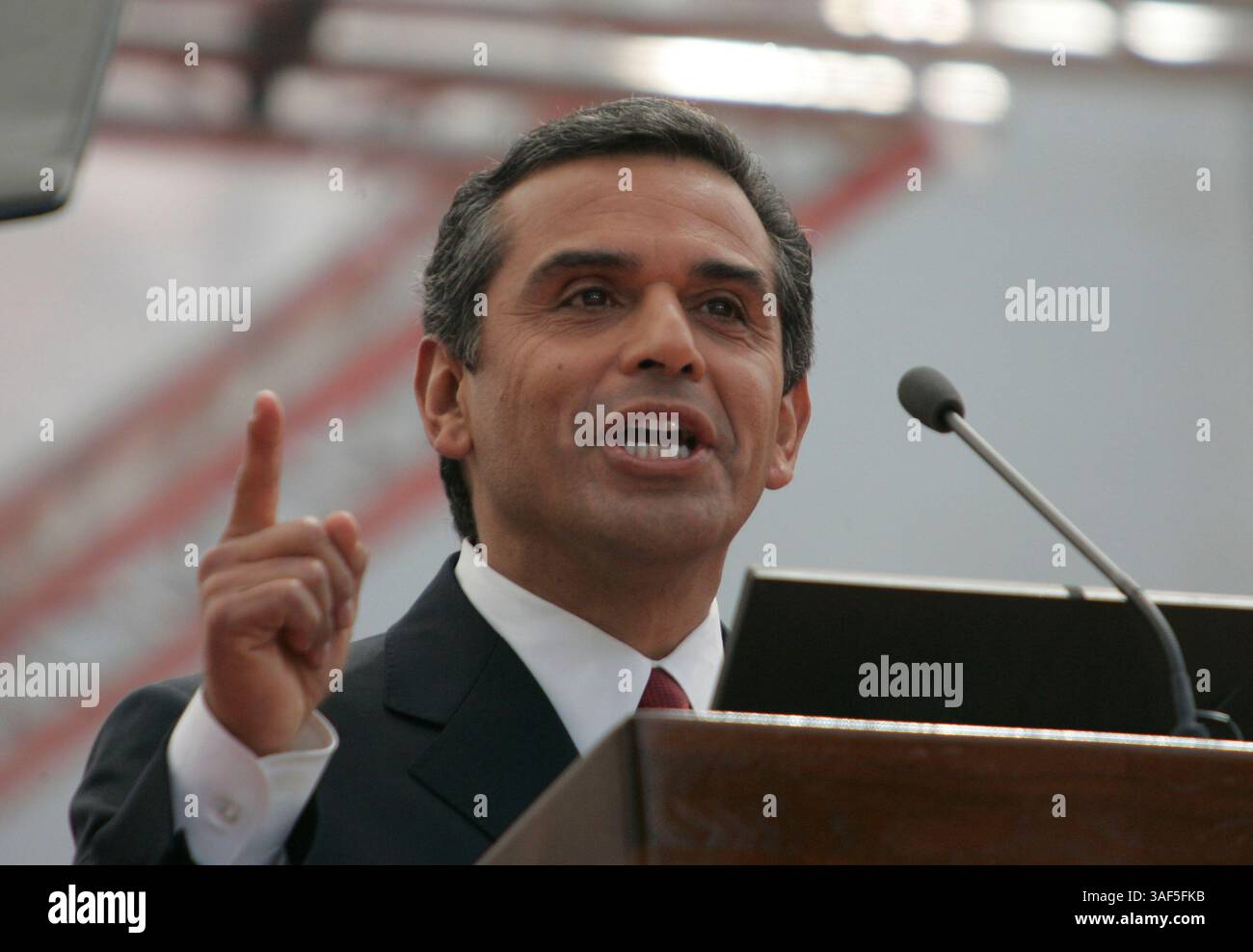 Jul 01, 2005; Los Angeles, California, USA; Los Angeles Mayor Antonio Villaraigosa gestures ...