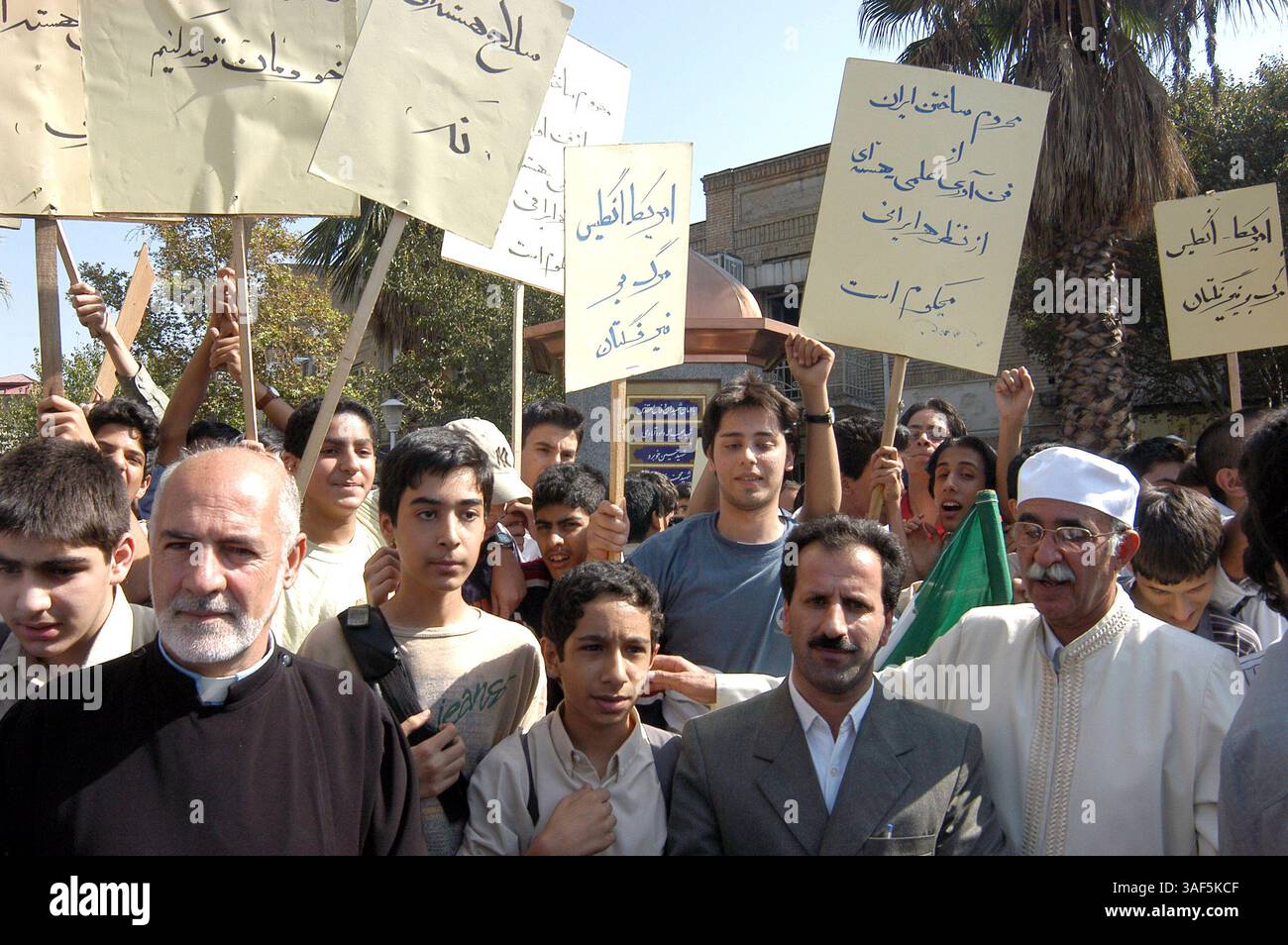 Oct 17, 2005; Tehran, IRAN; Members of Iran's religious minorities ...