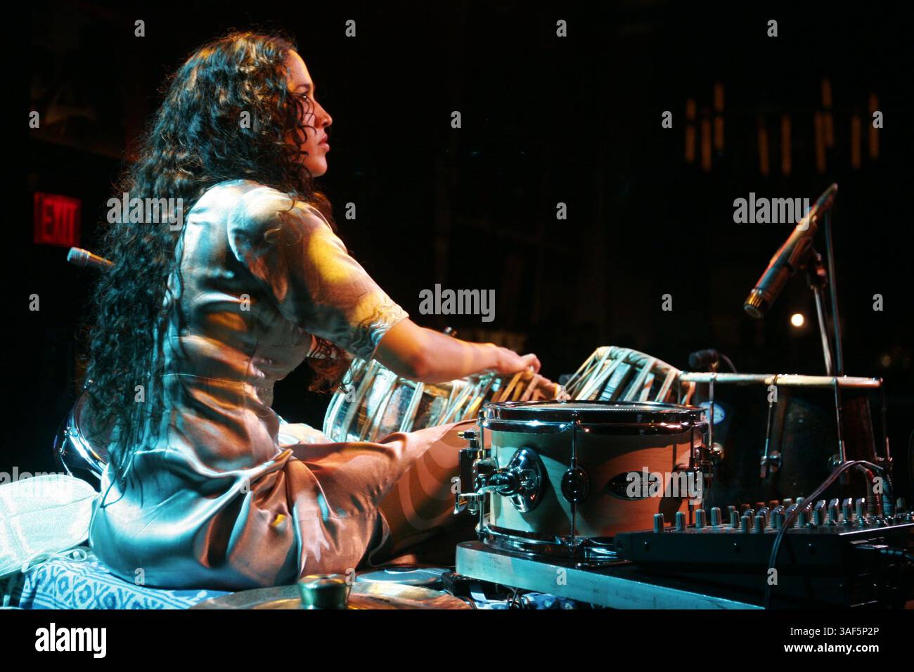 Tabla 25 hi-res stock photography and images - Alamy