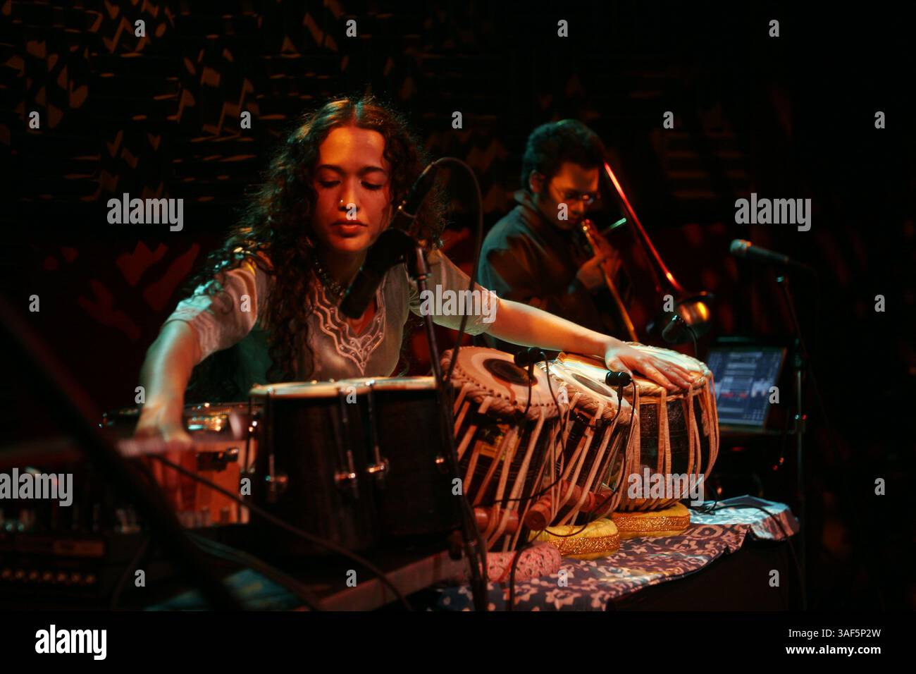 Tabla 25 hi-res stock photography and images - Alamy