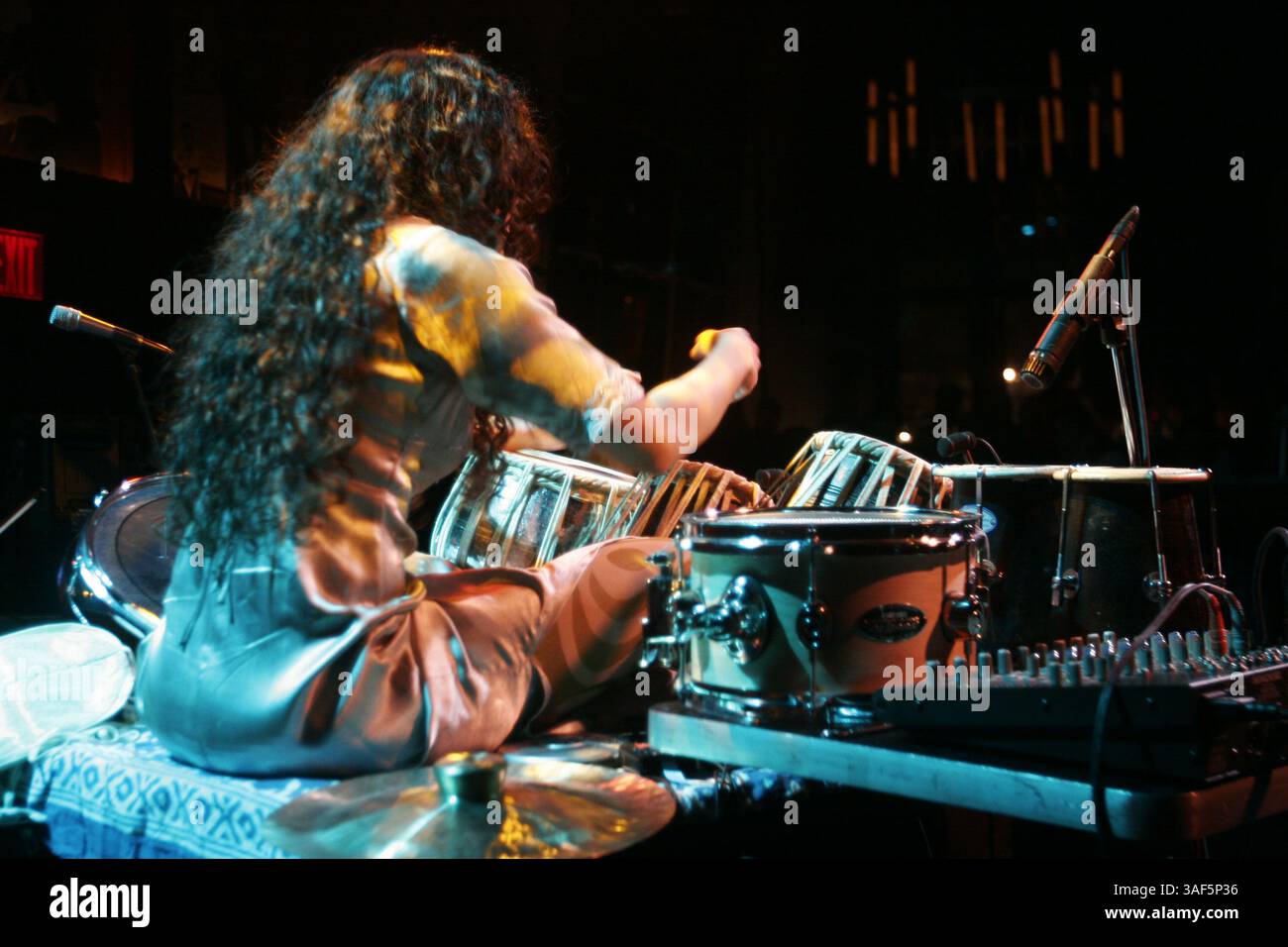 Tabla 25 hi-res stock photography and images - Alamy