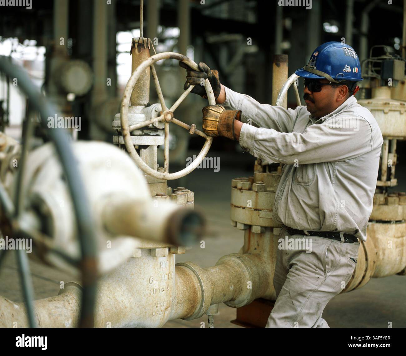 May 21, 2004; Hidalgo, DF, Mexico; Oil worker at the Petr—leos ...