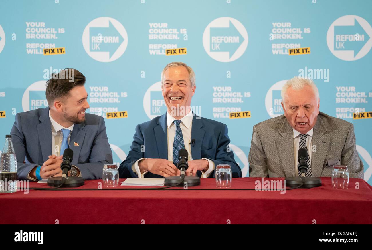 Reform UK leader Nigel Farage (centre) with his party's candidate for ...