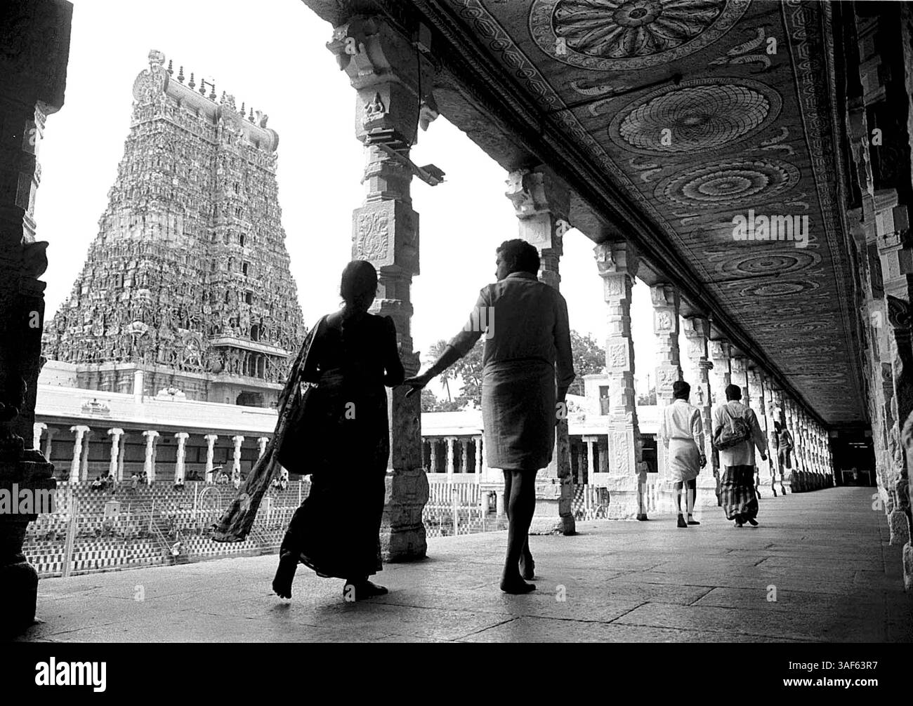 Meenakshi temple shiva parvati Black and White Stock Photos & Images - Alamy