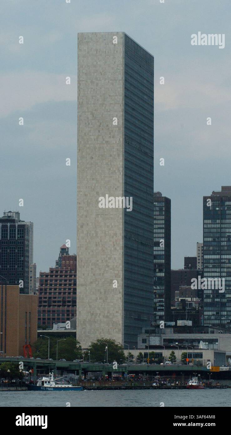 Jun 17, 2005; Manhattan, NY, USA; NY PAPERS OUT. A corporate helicopter ...