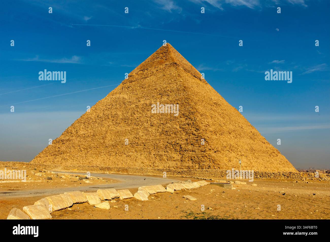 Experience majesty keops pyramid gizas hi-res stock photography and ...