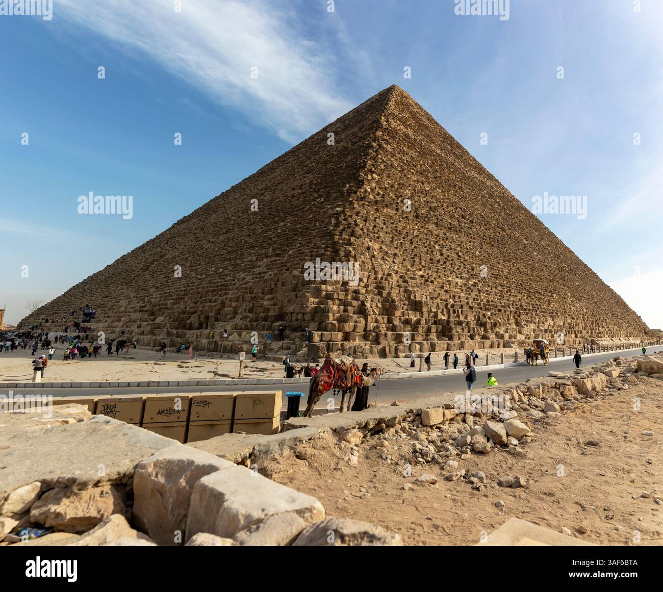 Experience majesty keops pyramid gizas hi-res stock photography and ...