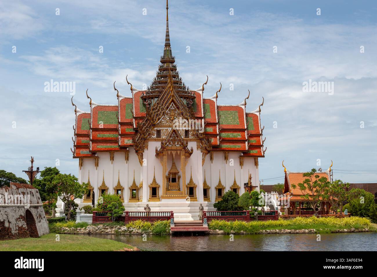 Colorful detailed architecture of Dusit Maha Prasat Throne Hall pagoda ...