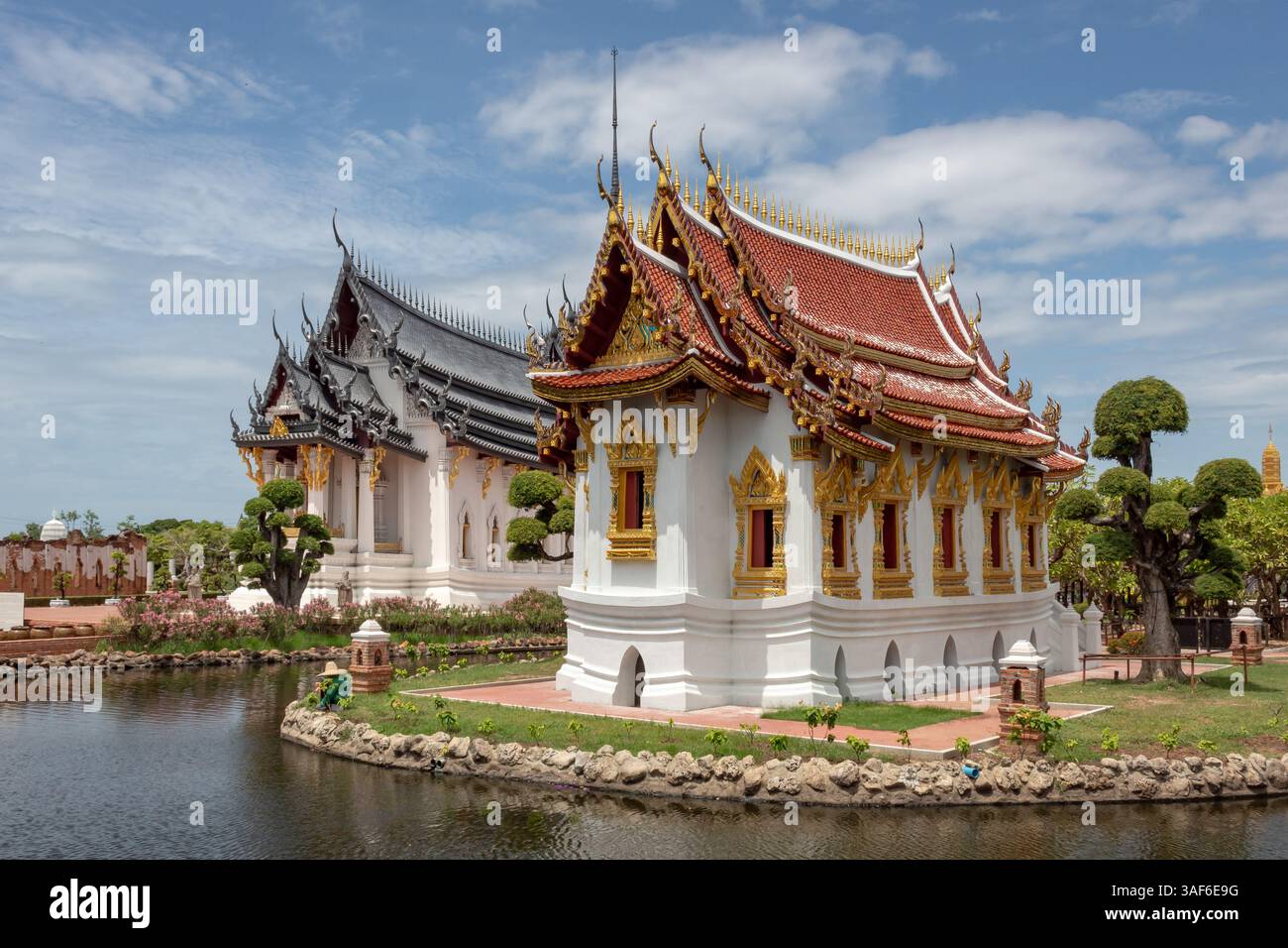Colorful golden detailed architecture of a pavilion pagoda building ...