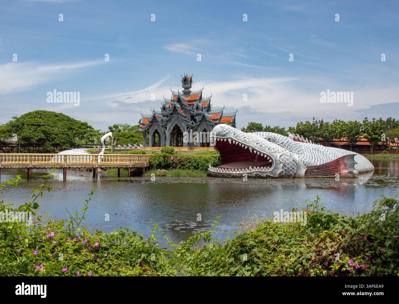 Ancient pavilion pond fish hi-res stock photography and images - Alamy
