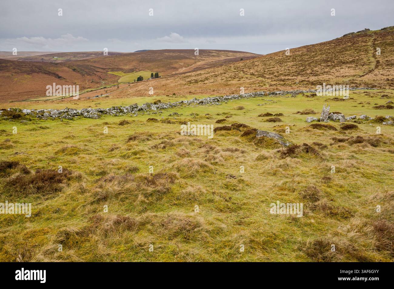 Boundary wall, Grimspound, Dartmoor: Late bronze-age – circa 1450 BCE ...
