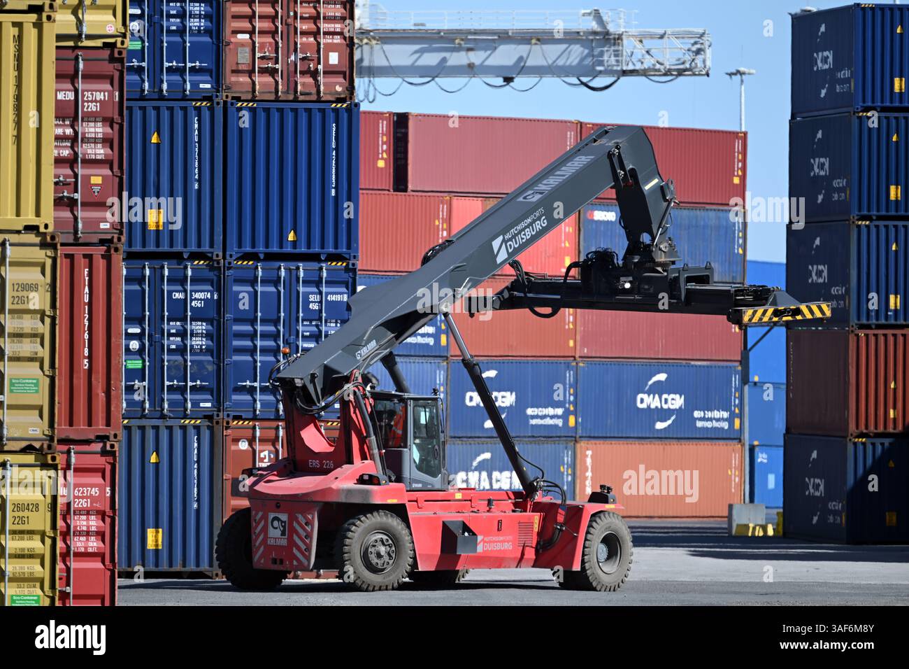 Duisburg, Germany. 07th Apr, 2025. Containers pile up in the port. The ...