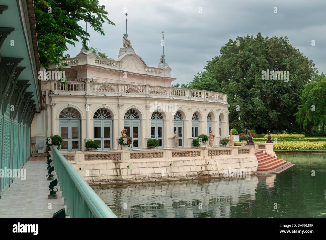 Traditional architecture of the throne hall building in the Bang Pa ...