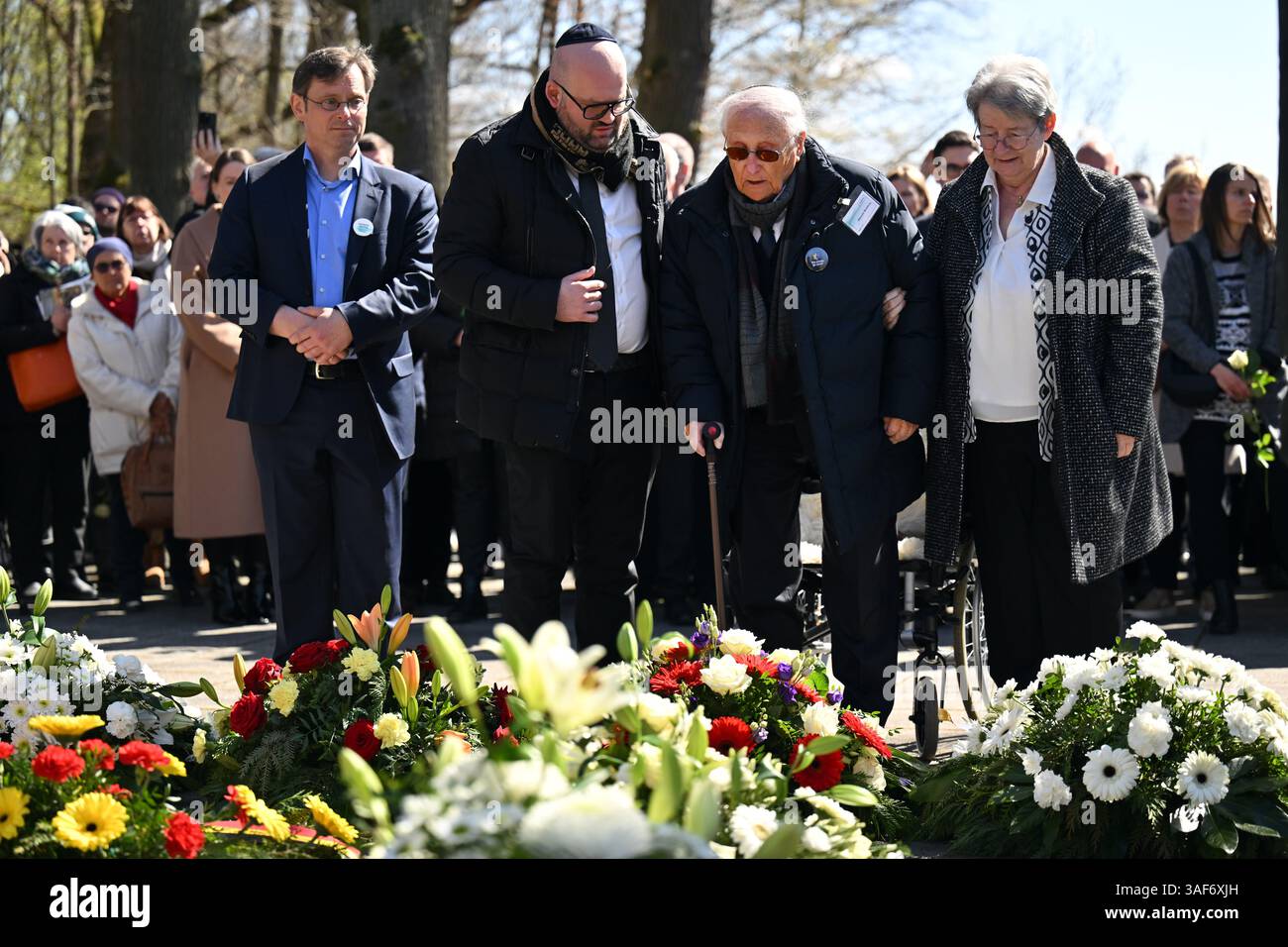 Nordhausen, Germany. 07th Apr, 2025. Albrecht Weinberg (2nd from right ...