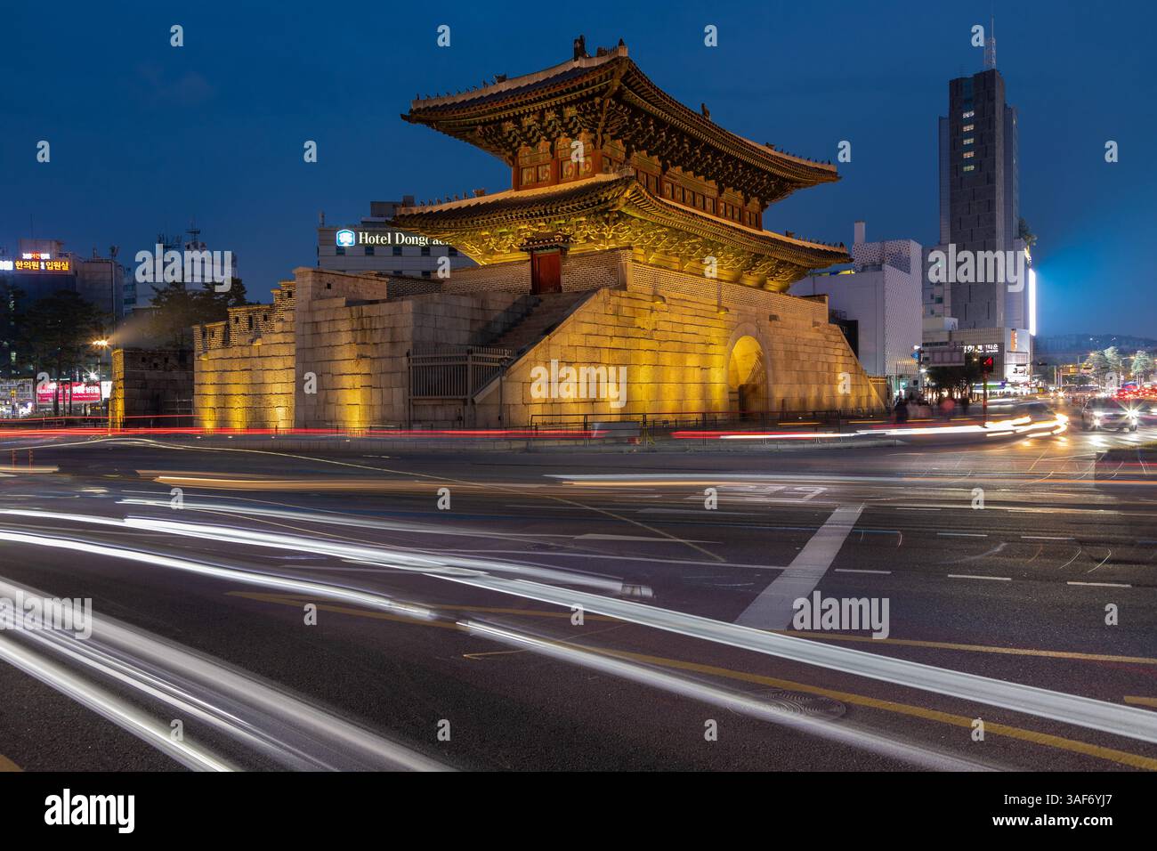 Blue hour at the illuminated Dongdaemun Gate which is a major landmark ...
