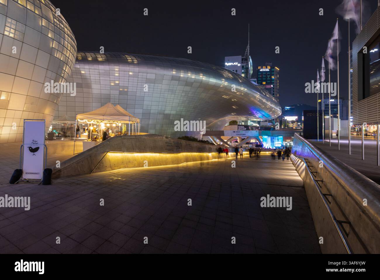 Dongdaemun Design Plaza is a major urban development landmark in Seoul ...