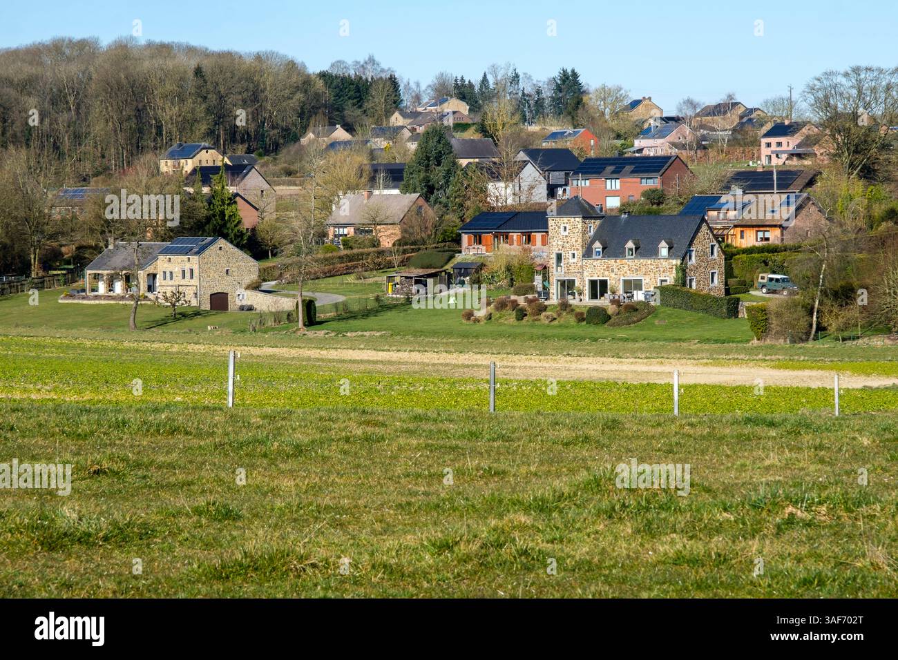 Fields versus housing development | terres agricoles versus lotissement ...