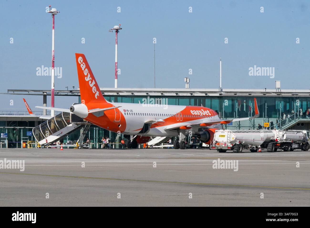 Flugzeugbetankung hi-res stock photography and images - Alamy