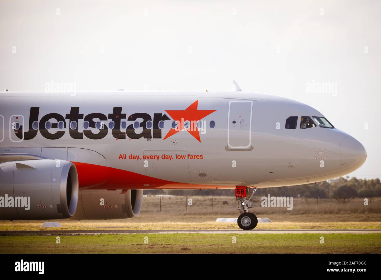 Jetstar airbus a320 in hi-res stock photography and images - Alamy
