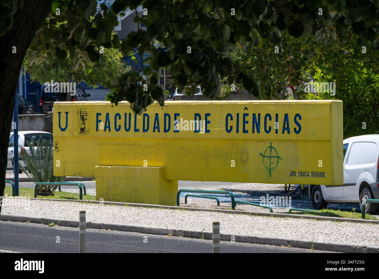 Yellow sign indicating the faculty of sciences of the university of ...