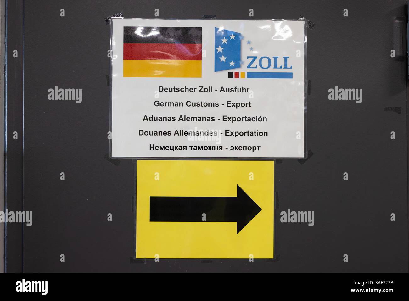 07 April 2025, Baden-Württemberg, Weil am Rhein: A sign in several ...