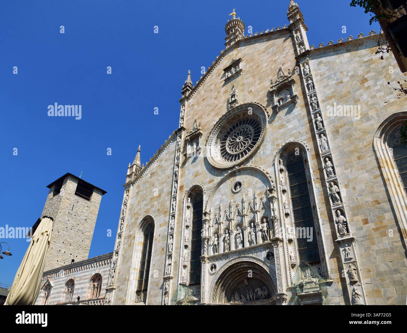 Medieval como cathedral hi-res stock photography and images - Alamy