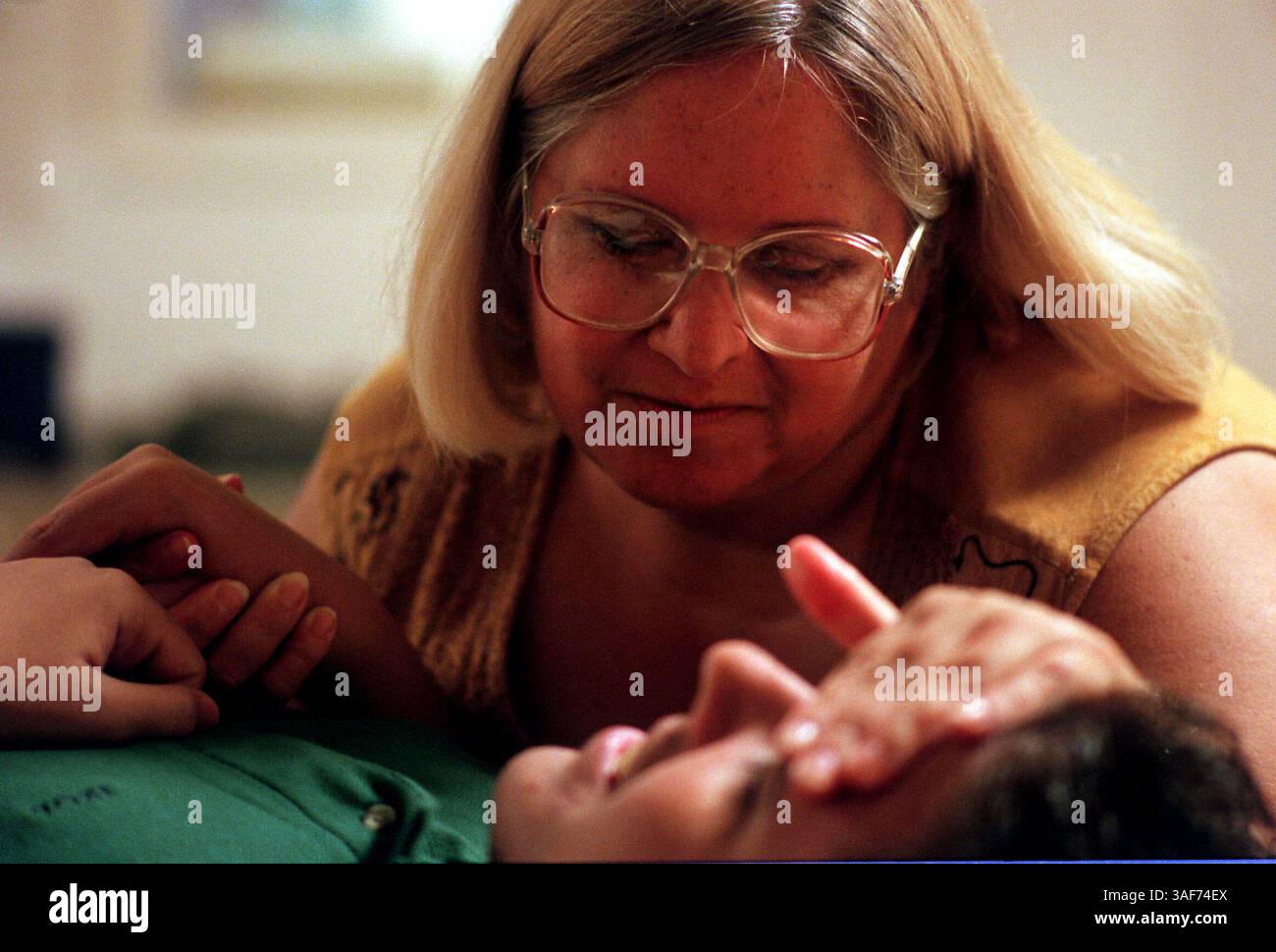 NP.90530.- - DELIVER TO:.NP Desk.- -.8/18/1999.- -.TAMPA.CAPTION INFO ...