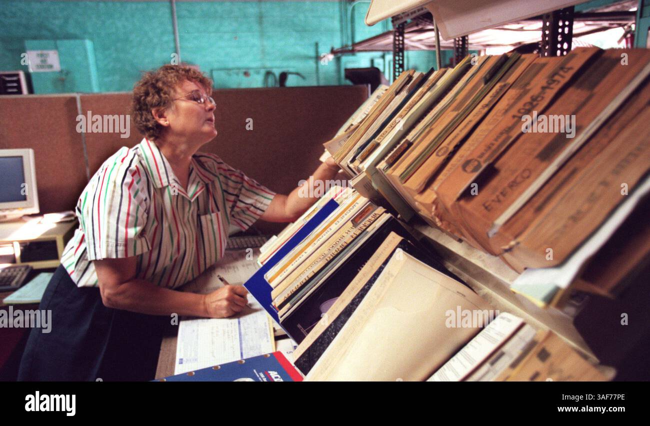 SP.92222.- - DELIVER TO:.FLORIDIAN.- -.9/22/1999..St.Pete CAPTION INFO ...