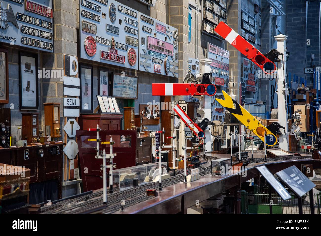 The Lancashire and Yorkshire Railways signalling school model layout ...