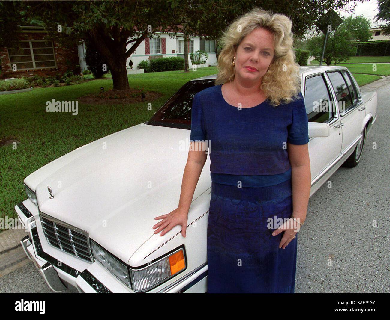 SP.93615.- - DELIVER TO:.neigh times.- -.10/15/1999.St.Pete.CAPTION ...