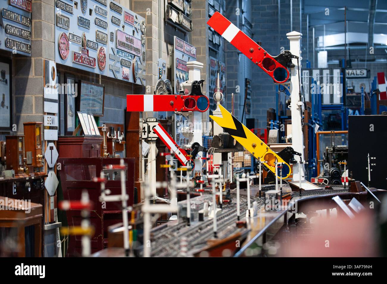 The Lancashire and Yorkshire Railways signalling school model layout ...