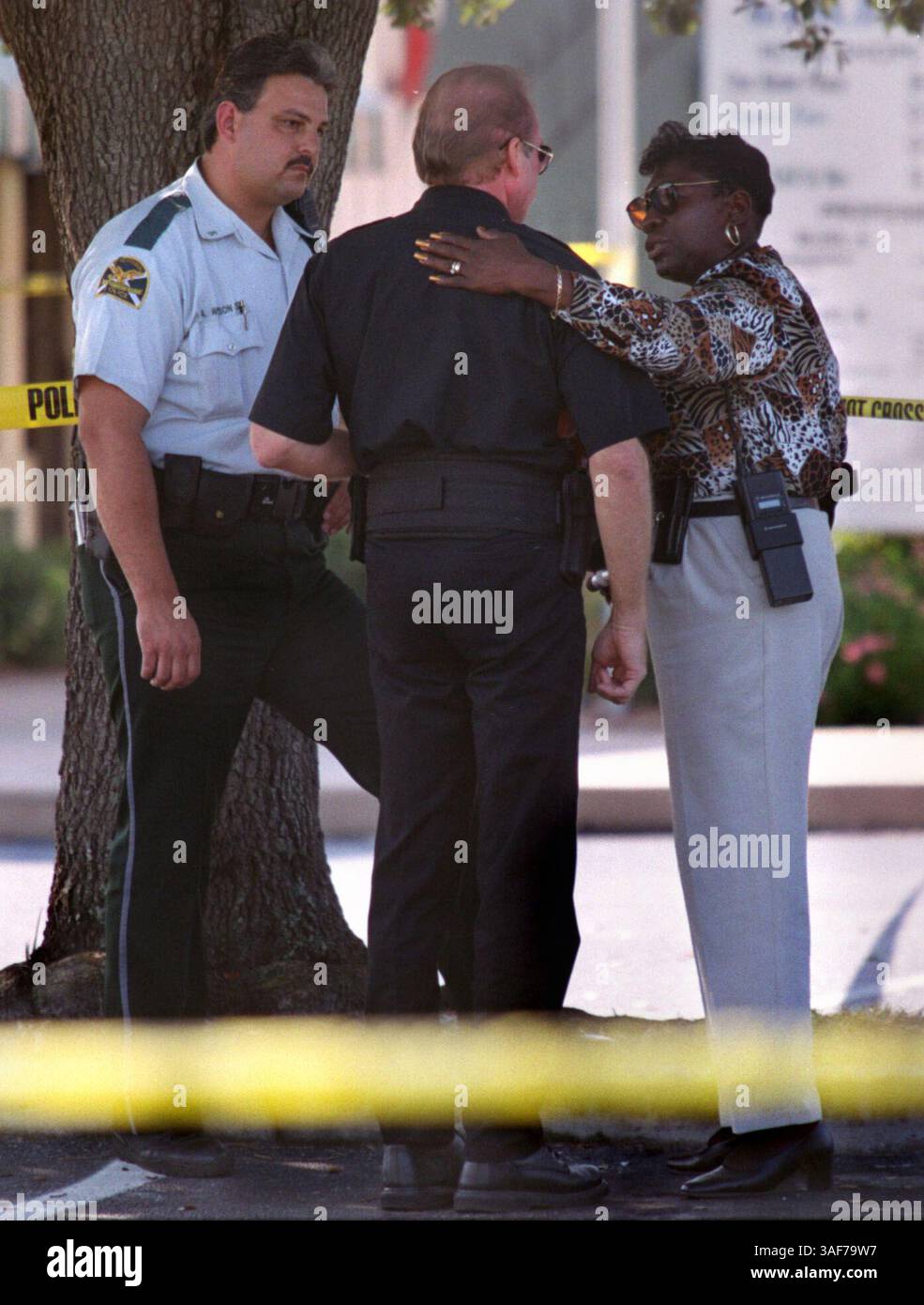 SP.93692.- - DELIVER TO:.Metro.- -.10/18/99.- -.ST. Pete .- -.CAPTION ...