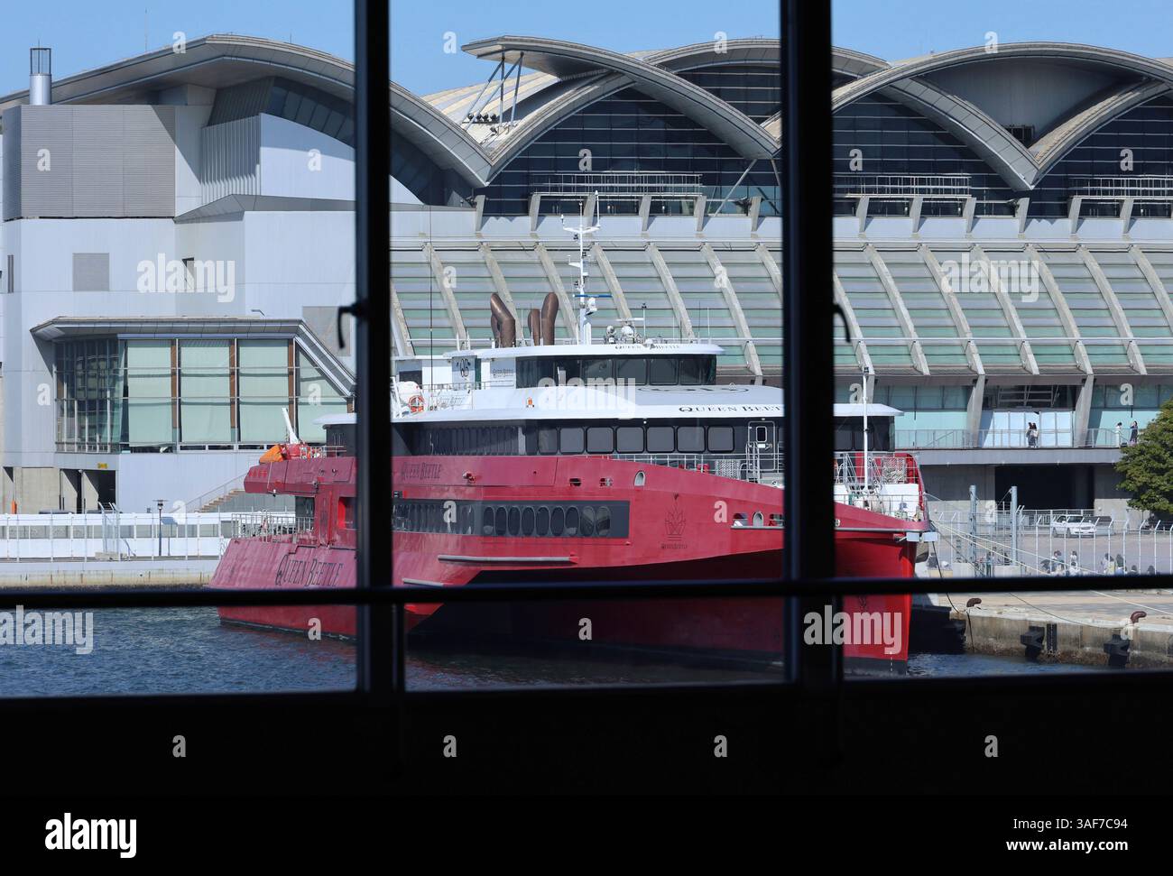 A photo shows the Queen Beetle that continued to operate while hiding ...