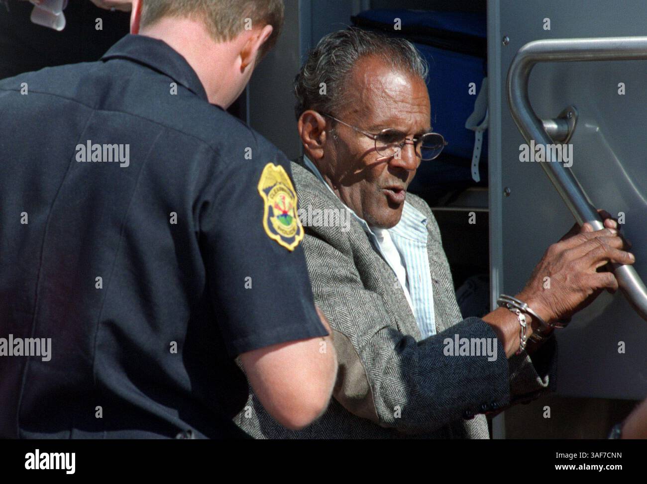 NP.96213.- - DELIVER TO:.NP Desk.- -.12/7/99.- -.CLEARWATER.- -.CAPTION ...