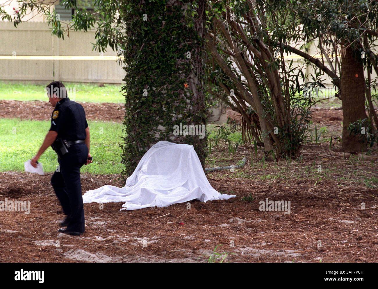 TP.107048.- DELIVER TO:.A.- 7/13/2000.- TAMPA.- CAPTION INFO: - 7- An ...