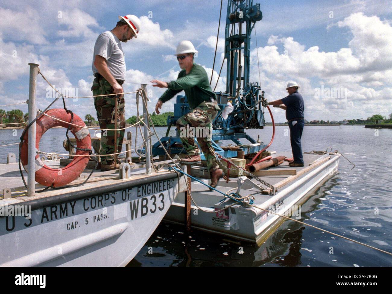 HT.107906.- DELIVER TO:.HERNANDO.- 8/1/2000.- HERNANDO BEACH.- CAPTION ...