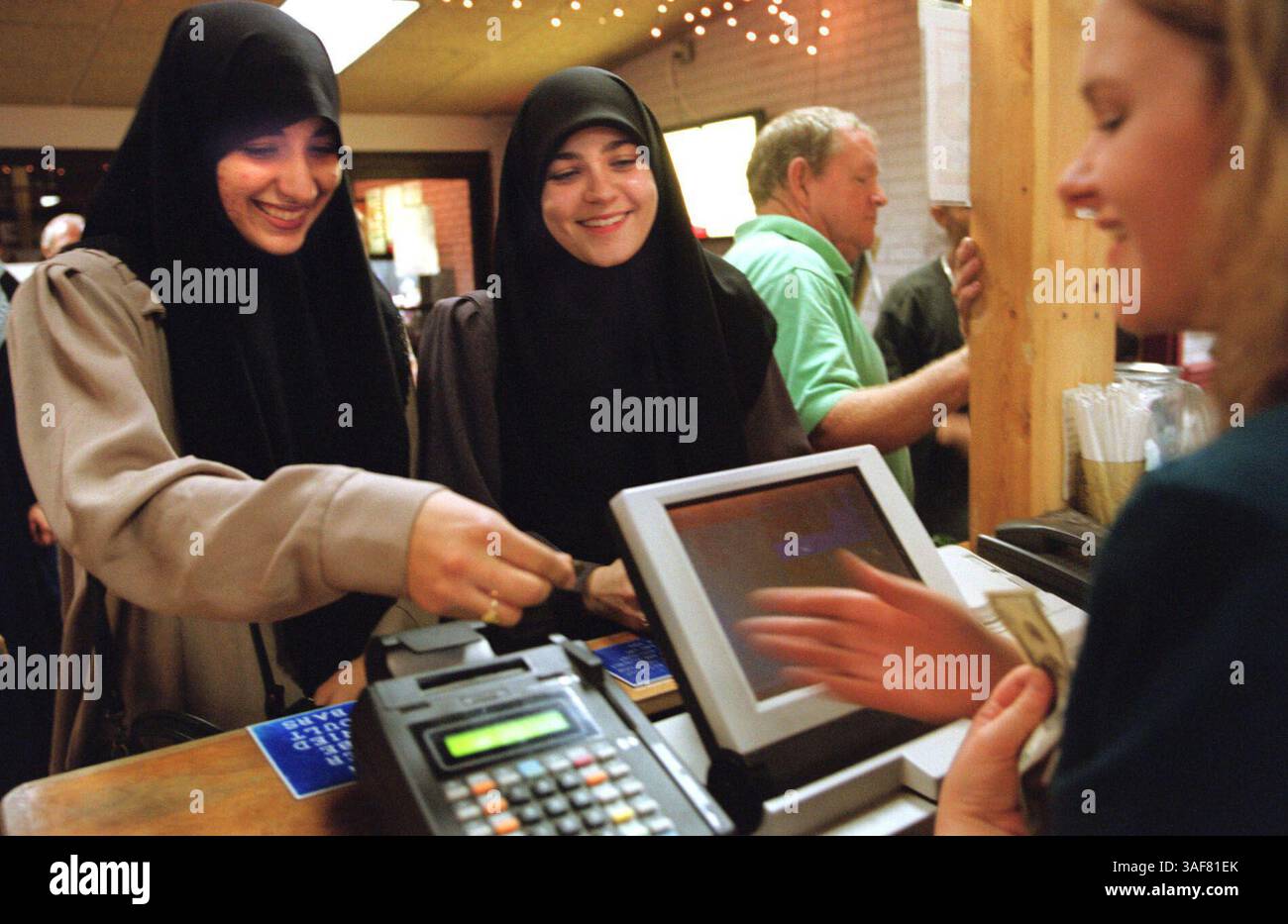 TP.113771.- - DELIVER TO:.Floridian.- -.11/28/2000..Tampa.CAPTION INFO ...