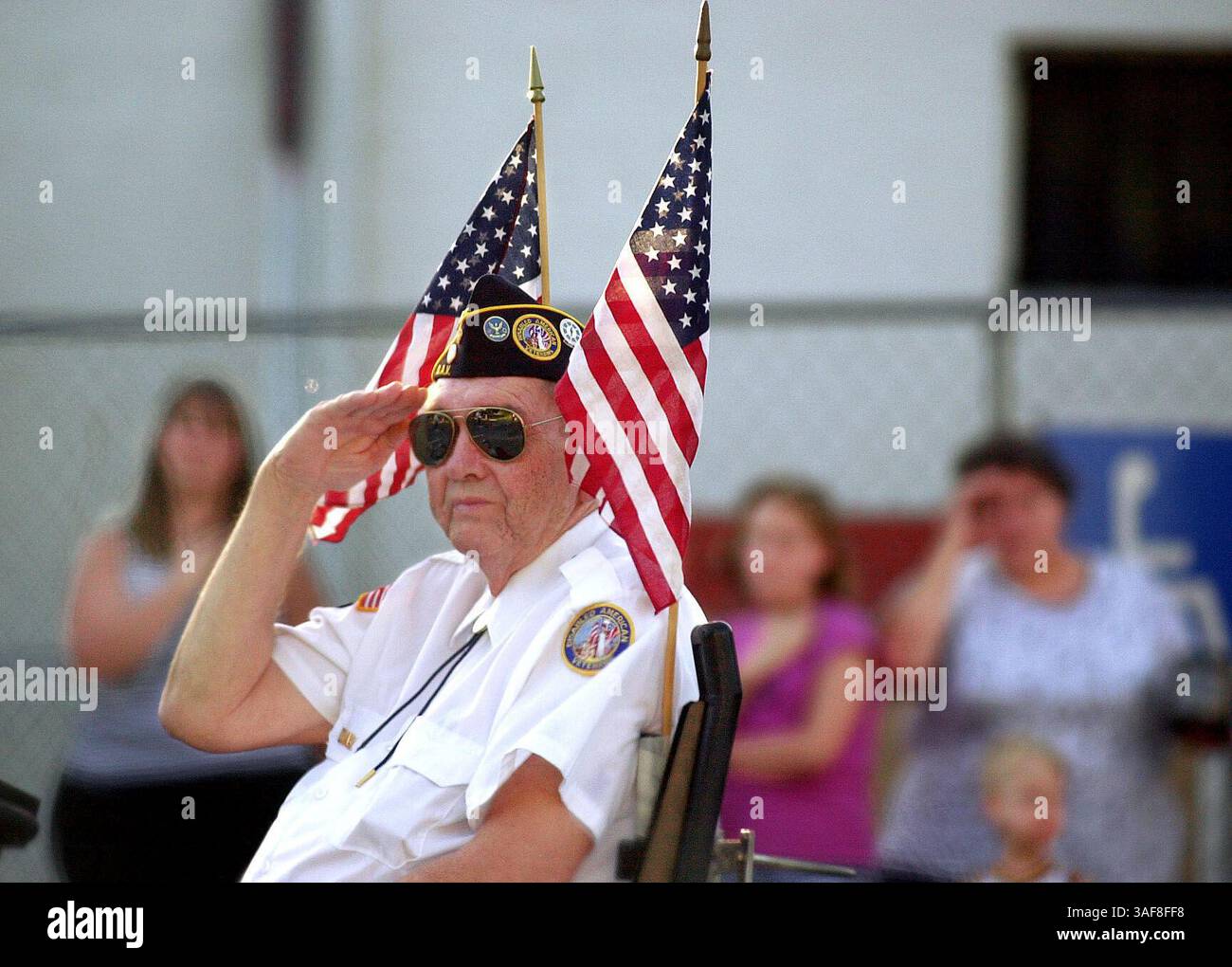 Worn out american flags hi-res stock photography and images - Alamy